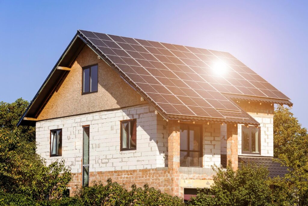Off-Grid Living: A Comprehensive Guide to Choosing Solar Panels ...